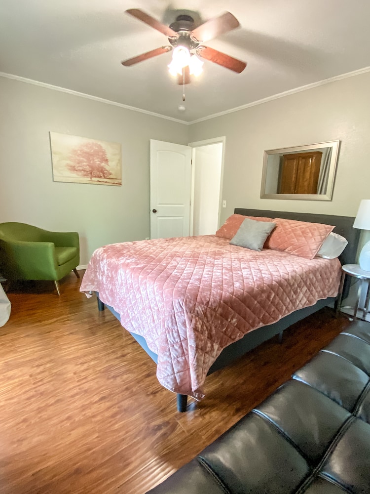 Pineywood Cottage Mtn Bikers Golfers Weddings Private Pet Friendly Fenced Yard - Rogers, AR