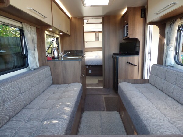 8 Mins Walk To Town From Your Own Private Place - Southland