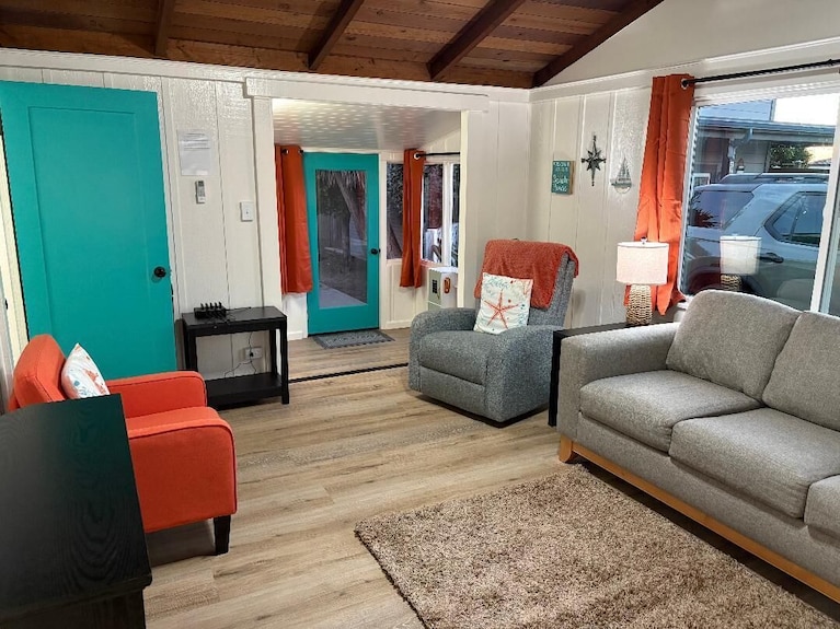 1/2 Block To The Embarcadero With Private Backyard - Cayucos, CA