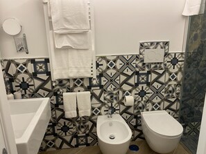 Quarto, 1 quarto, fumadores, varanda | Comodidades da casa de banho