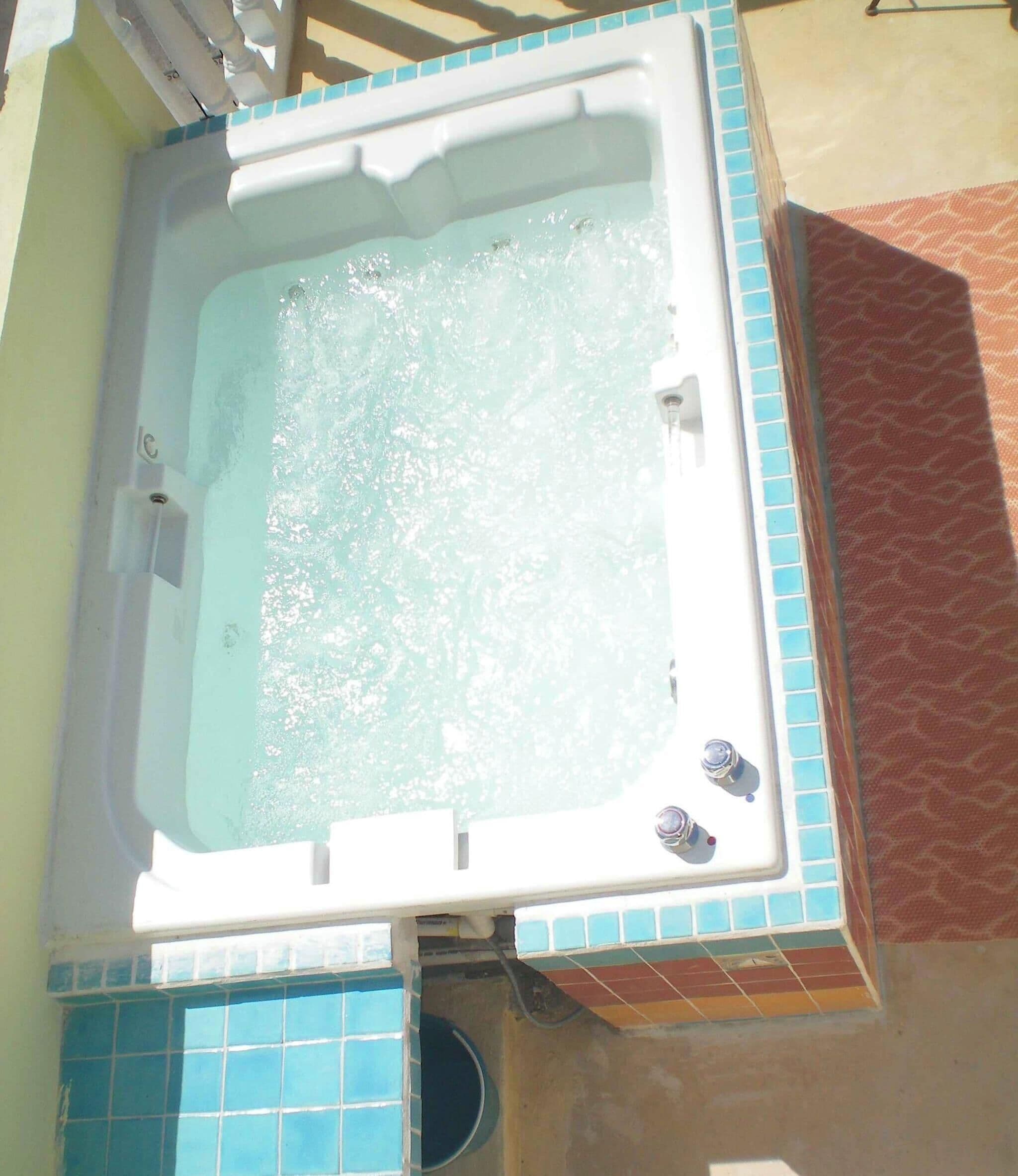Quarto, 1 quarto, terraço, vista para o jardim | Comodidades da casa de banho | Artigos de higiene pessoal grátis, toalhas fornecidas 
