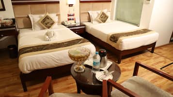 Quarto club, 1 quarto, vista para a cidade | 1 quarto, roupas de cama premium, frigobar, individualmente decorados