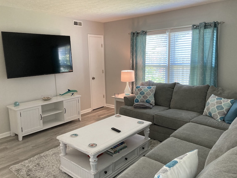 Just Renovated!! Landscaped Cottage / Townhome 2br / 2ba, One Mile From Beach - South Carolina