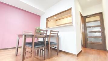 Apartamento, 3 quartos, varanda (402) | Refeições no quarto