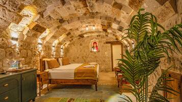 Quarto Superior | Minibar, secretária, quartos insonorizados, Wi-fi grátis