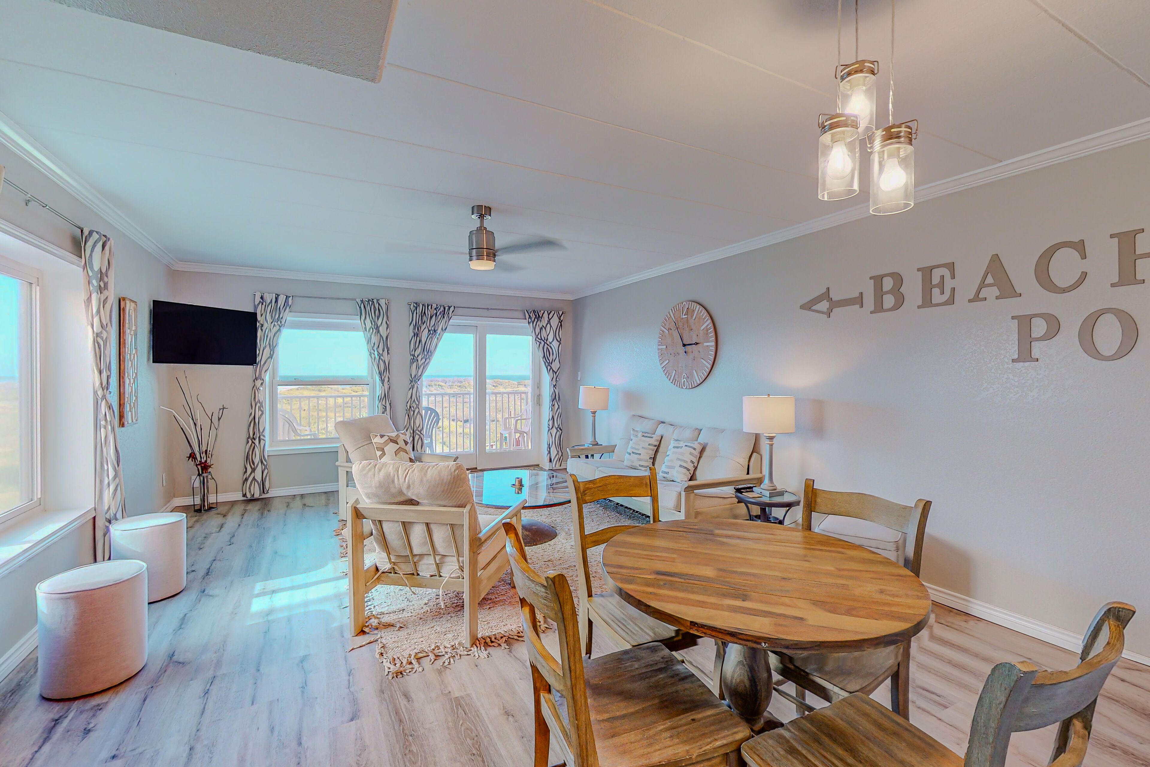 Walk To Sandfest, Shared Pool, Boardwalk To The Beach, Gulf Views - Port Aransas, TX