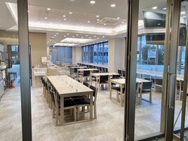 Café da manhã com buffet todos os dias (JPY 800 por pessoa) 