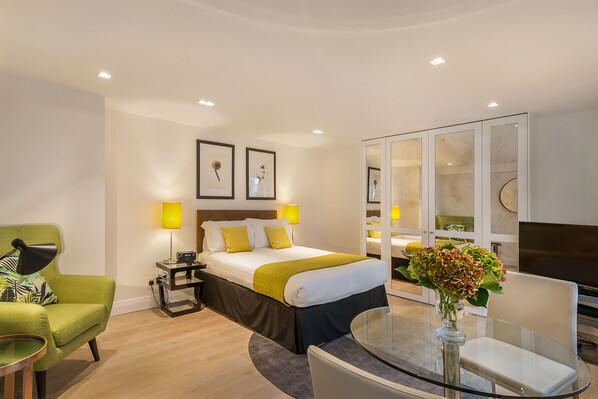 Com decoração personalizada, com mobília individualizada