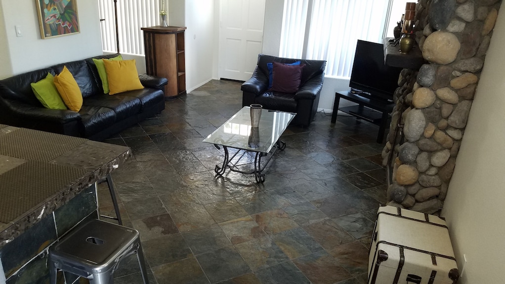 Silver Lake Hidden Jewel - Chinatown - Los Angeles