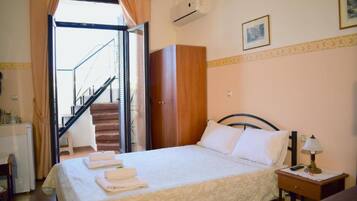 Quarto Triplo Clássico (2) | Cofre no quarto, secretária adequada para computadores portáteis