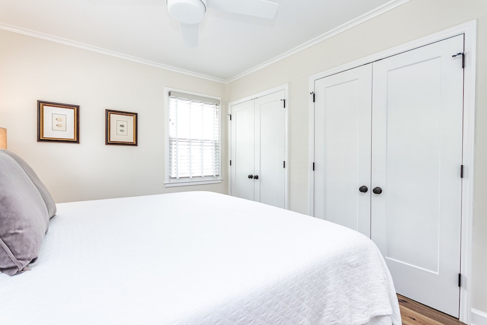 Comfortable And Quiet Condo Near The Village And Nc State - Raleigh, NC