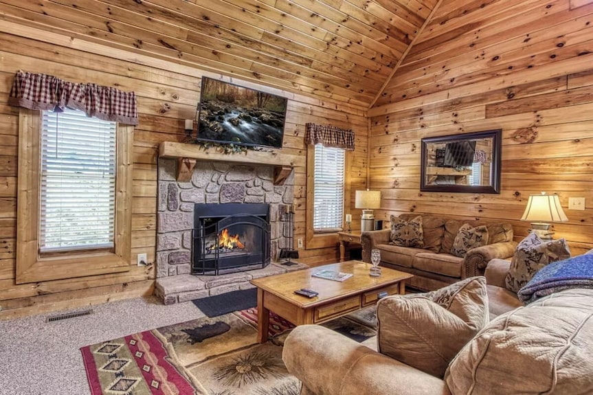 Charming 2br+loft Family Retreat! Hot Tub + Pool! - Douglas Lake, TN