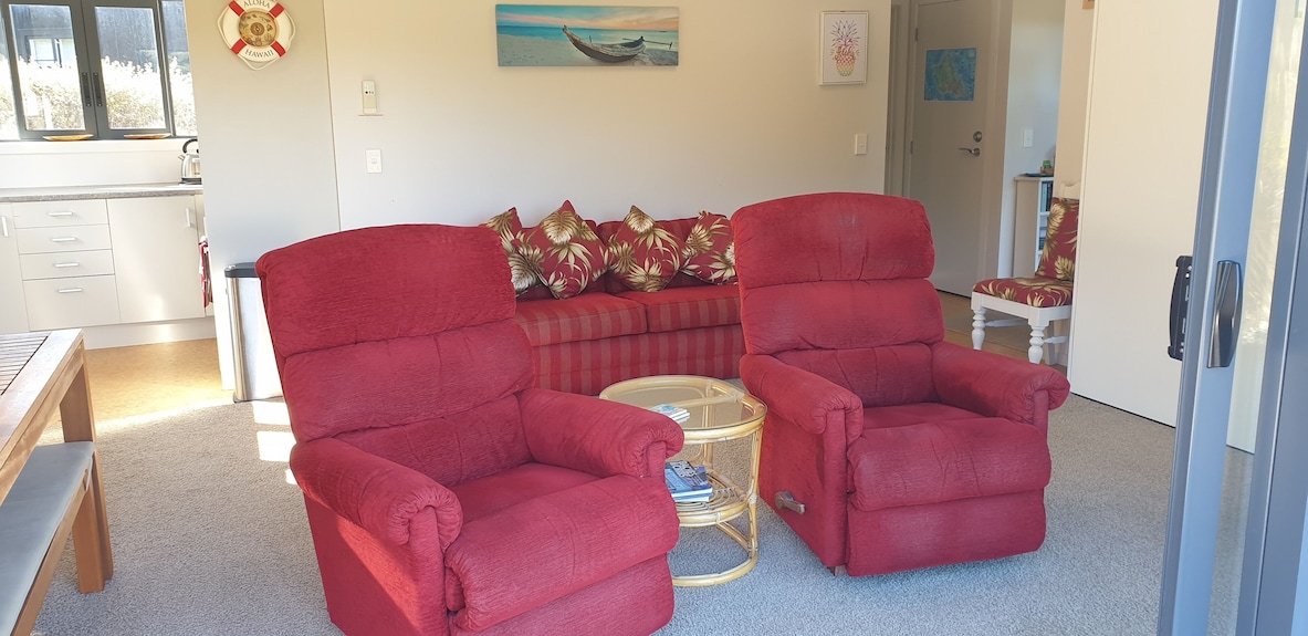 Best Location With Changing Estuary Views At Popular Parapara Beach - New Zealand