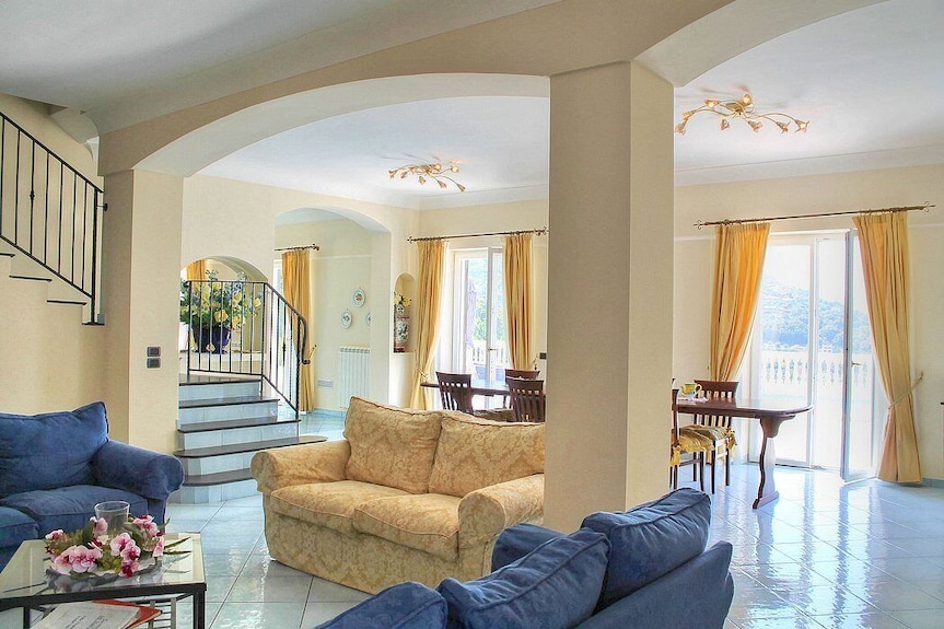 Villa Virginia: Una Splendida Villa Su Due Piani Rivolta Al Sole E Al Mare. - Castellabate