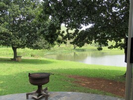 Chalé conforto, 2 quartos, para não fumantes, vista para a lagoa | Vista para o jardim