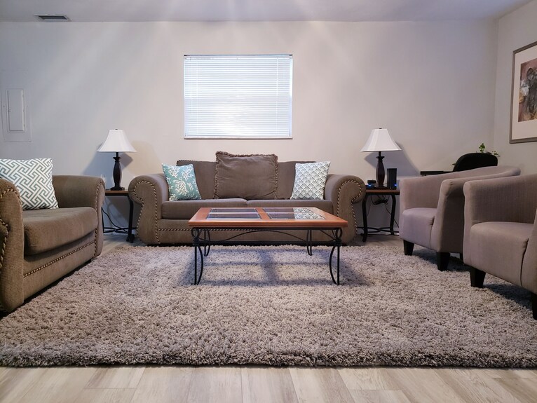 Spacious Home, Secluded Saltwater Pool, Central Location. - DeLand, FL