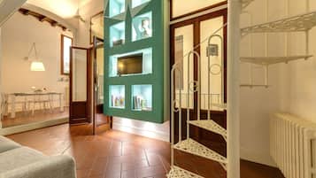 Apartamento, 3 quartos | Sala de estar | Televisor LCD