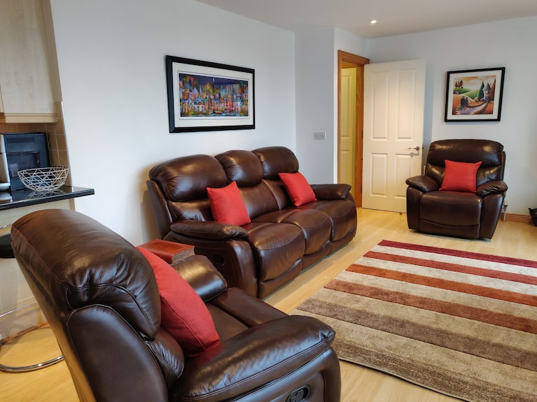 Apiary Apartment (Private Balcony & 2mins To Sea) - County Down