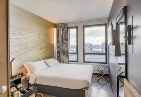 Quarto casal superior, para não fumantes | Escrivaninha, Wi-Fi de cortesia, roupa de cama