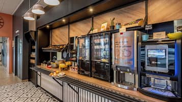 Café da manhã com buffet todos os dias mediante uma taxa