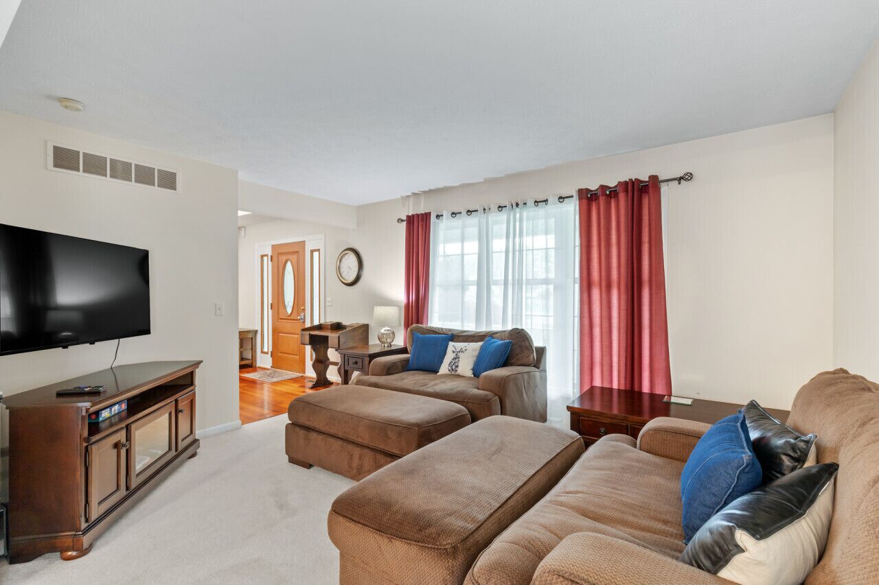 Large Family Home In Heart Of Brockport - Hilton, NY