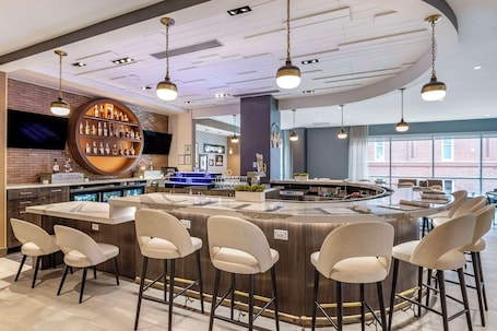 Opções para refeição. Cambria Hotel Louisville Downtown-Whiskey Row