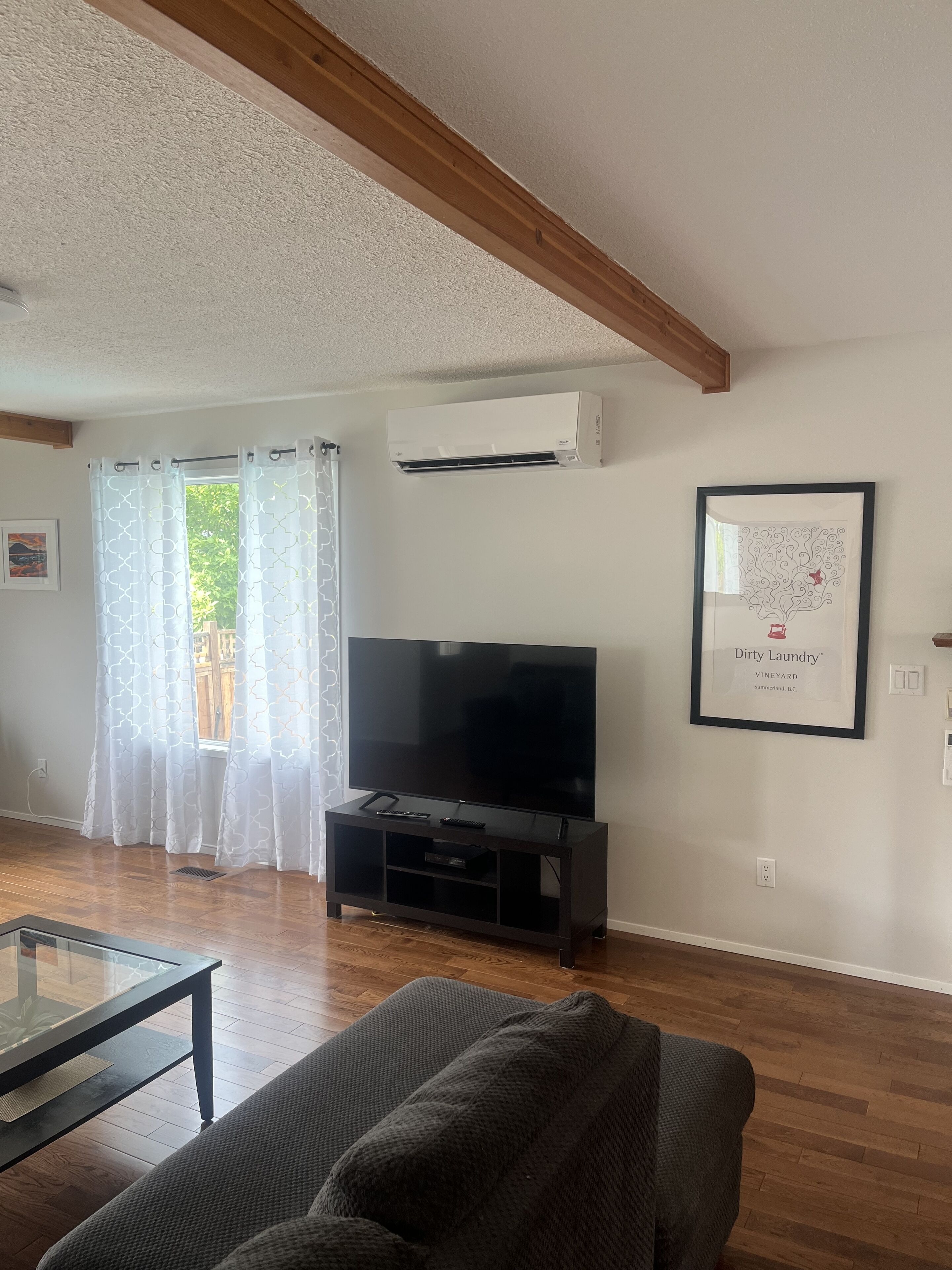 Private Pool- Outdoor Patio -4 Beds 3.5 Baths! - Penticton