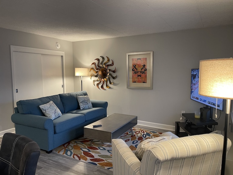 Magnificent 2- Bedroom Condo In Downtown Rehoboth 5 Blocks To Ocean & Boardwalk - Delaware