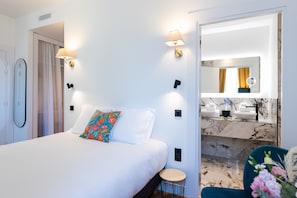 Quarto Duplo Romântico | Camas de colchão pillowtop, cofre no quarto 
