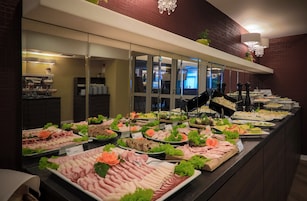Café da manhã com buffet todos os dias mediante uma taxa