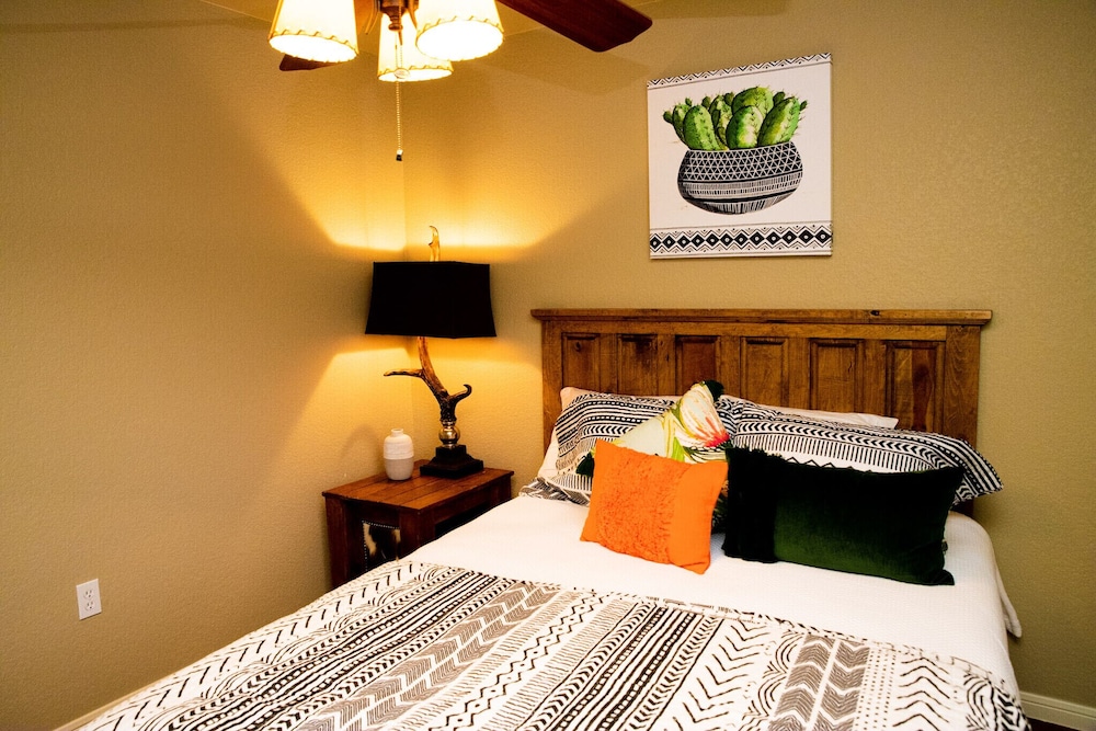 Antler Oaks Cabin - San Saba, TX