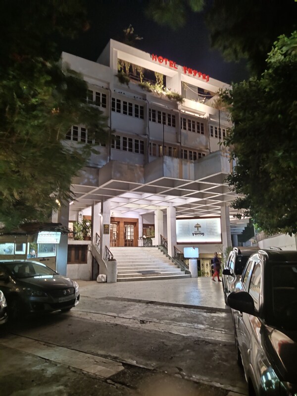 Hotel Yuvraj - Vadodara