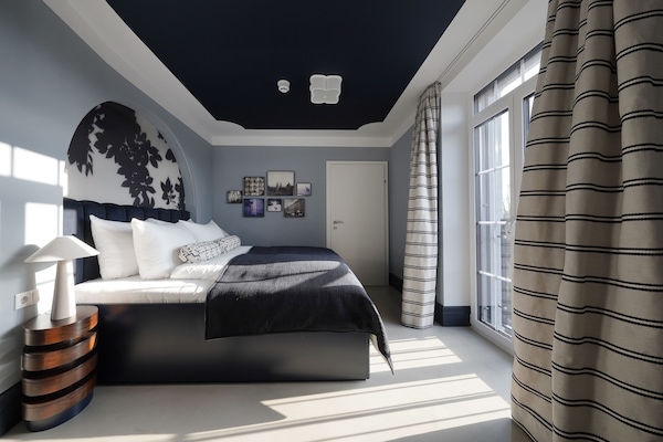 Standard Room | Roupas de cama premium, cofres nos quartos, cortinas blackout