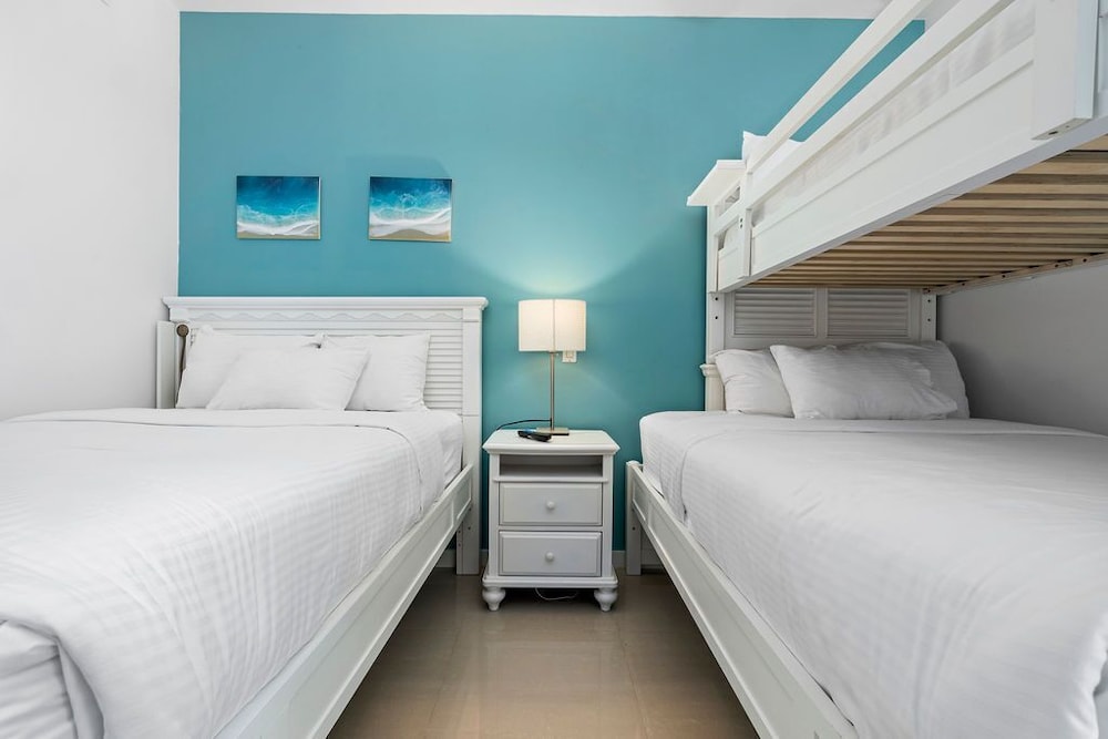 Amazing Sunsets From A Relaxing Blue Condo Décor - Aruba