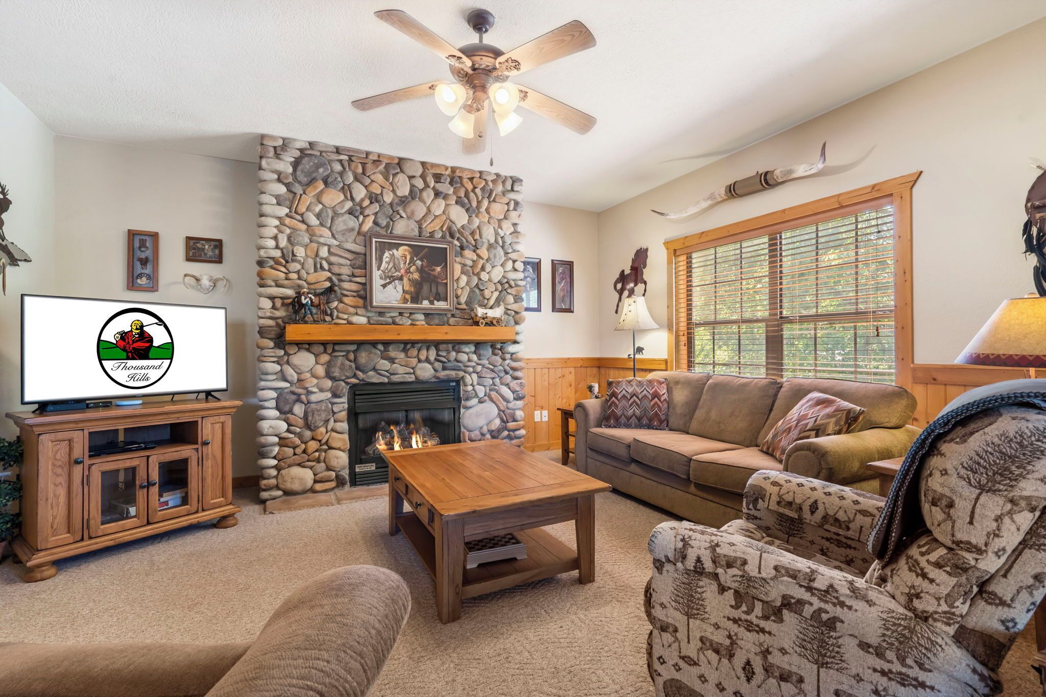 Great Family Cedar Cabin With Fireplace & Screened Deck Just Minutes From Shows! - Branson, MO
