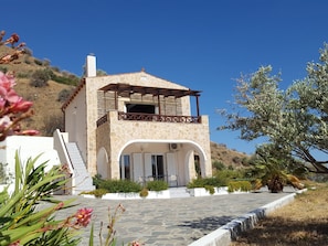 Villa | Exterior