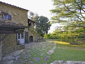 Villa | Exterior