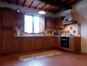 Casa | Cozinha privada | Uma cadeira de bebé 