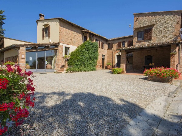 Farmhouse In Chianti With Pool And Terrace - Tuscany