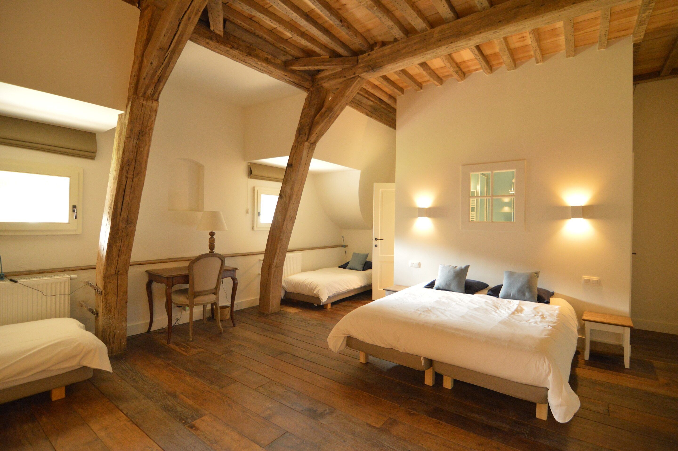 Casa | 6 quartos, individualmente mobiliados, roupa de cama