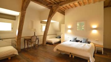 Casa | 6 quartos, individualmente mobiliados, roupa de cama