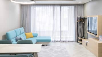 Condo (Pension) | Área de estar | TV de tela plana