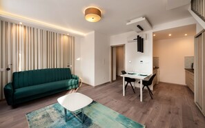 Suite Presidencial | Sala de estar | Televisor LED de 60 cm com canais por cabo, televisor 