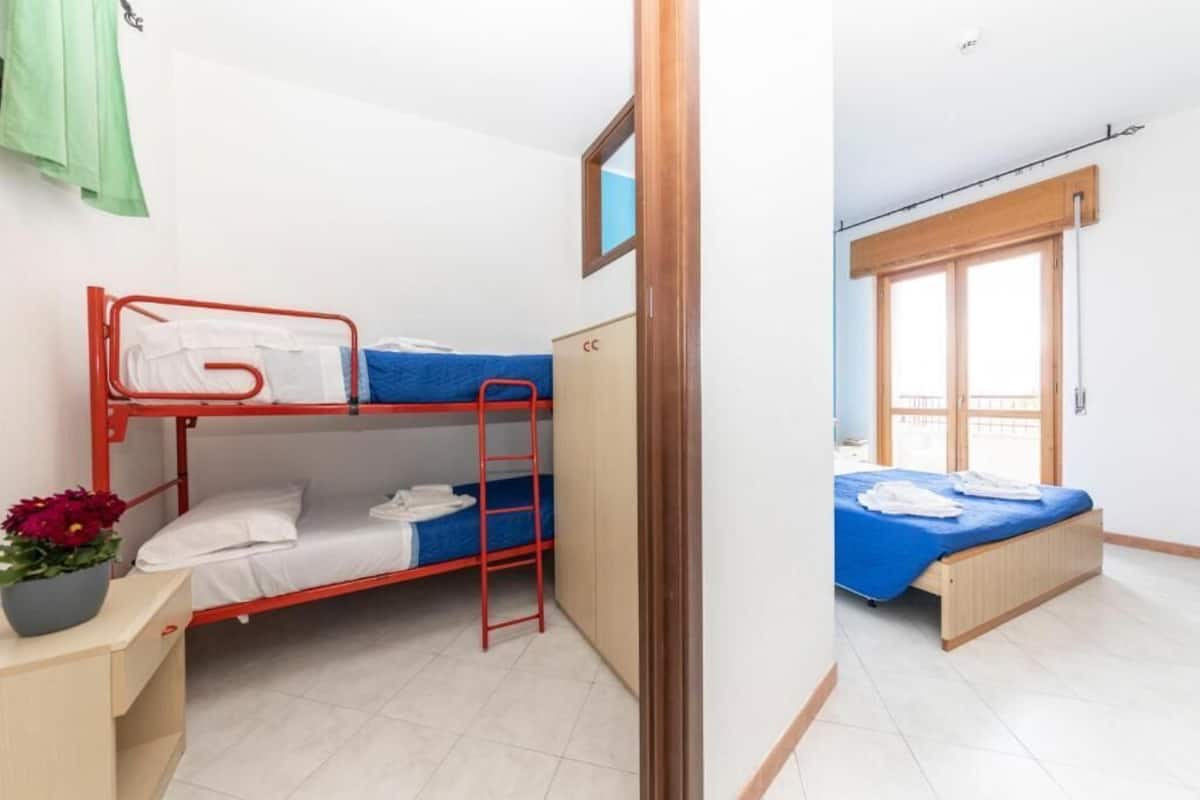 Minibar, secretária, ferro/tábua de engomar, Wi-fi grátis