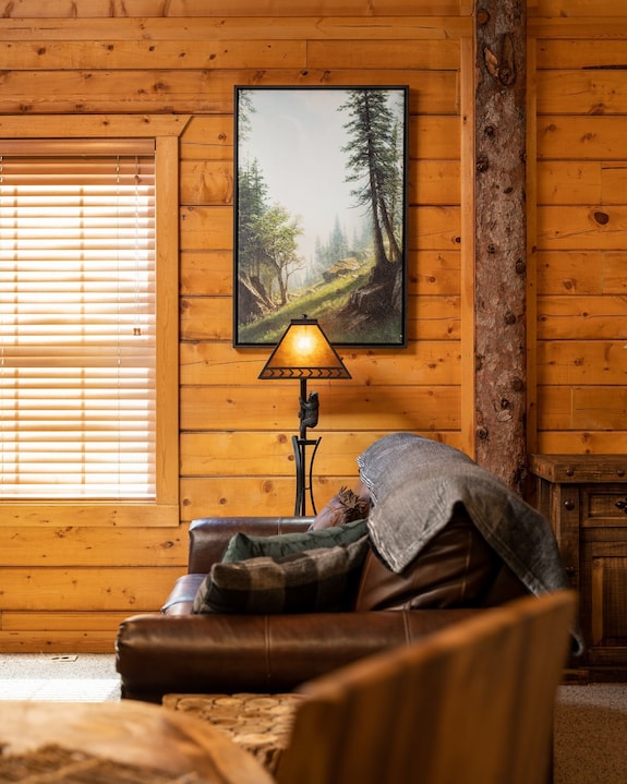 Cozy-up In A Cabin For Two! Fireplace, Whirlpool Tub & Private Balcony - Branson, MO