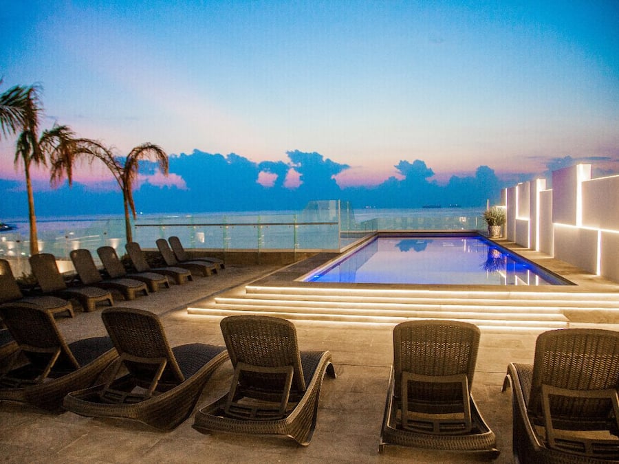 Piscina exterior, da(s) 9:00 à(s) 22:00, espreguiçadeiras