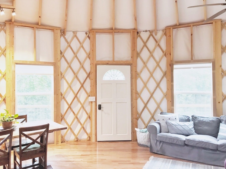 Yurt At Stillhouse Farm *Wifi *Creek *Private *Less Than 5 Miles From Vmi + W&l - Virginia Safari Park, Natural Bridge