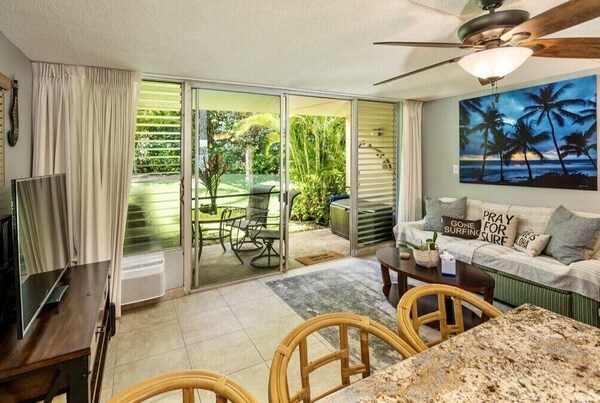 Steps From Beach, Shops ,Restaurants. Remodeled Unit - Maui, HI