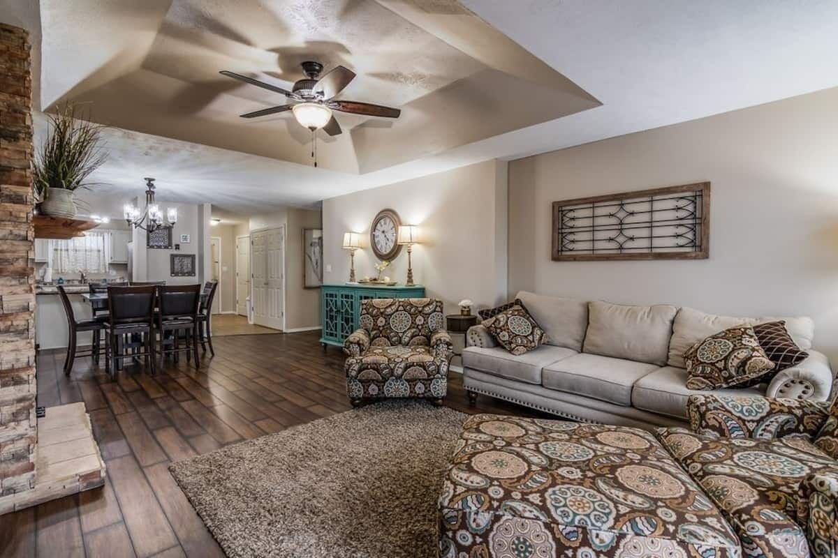 Pool, Hiking Trails & Pond, Ping Pong, Games!      Close To Sdc, Shows, Shopping - Table Rock Lake