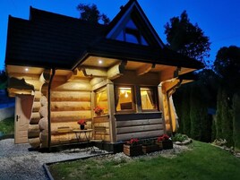 Chalé Superior | Sala de estar | TV de ecrã plano